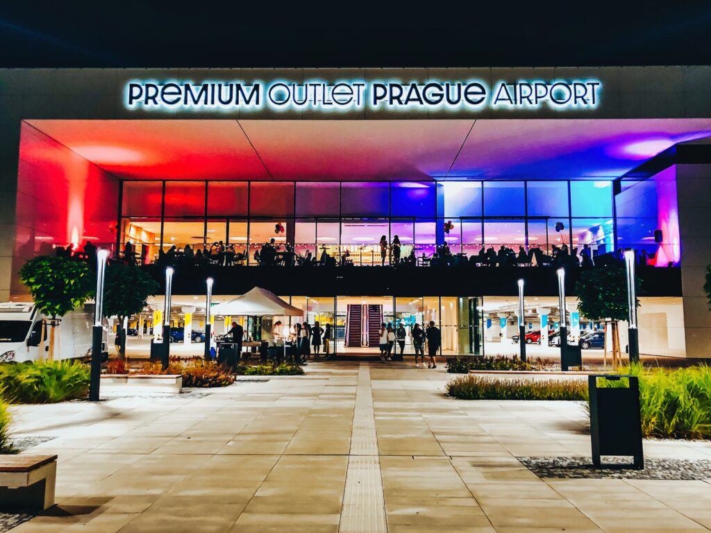 Premium_Outlet_Prague_Airport_genErase - Aeropuerto de Praga (PRG)